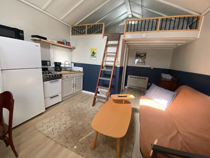 Cozy 1-bedroom Guesthouse With Loft - Ellicottville, NY