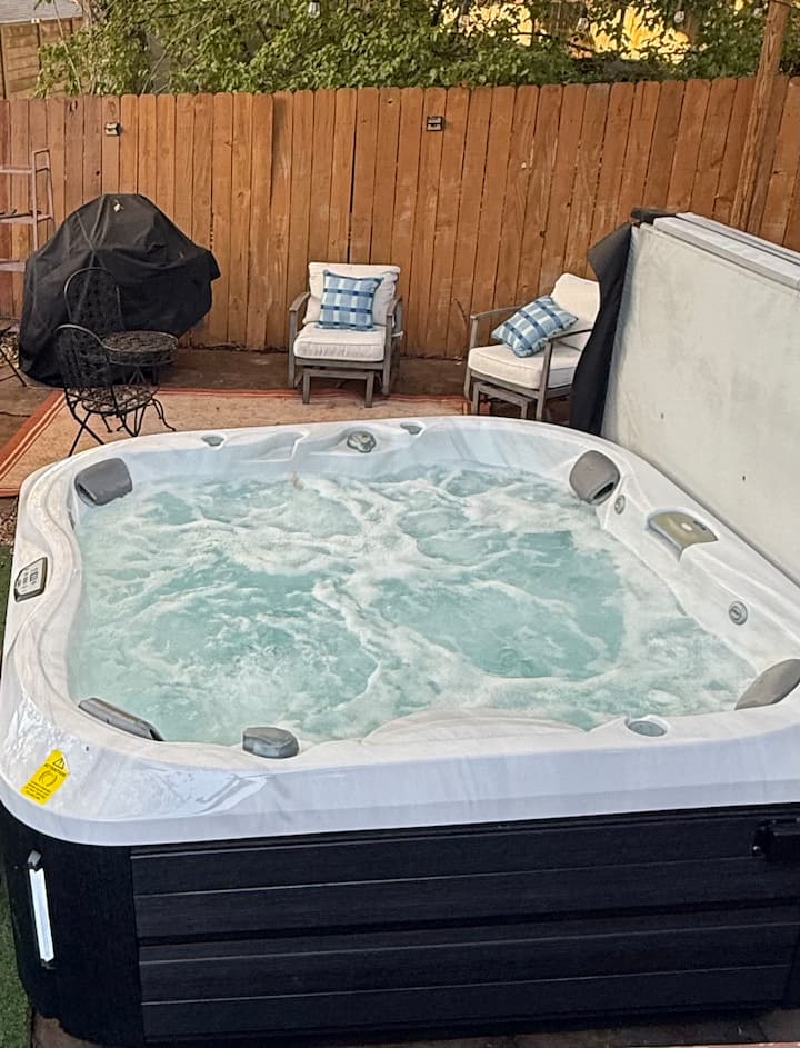 Urban Lodge W/pool & Year Round Hot Tub - Tulsa, OK
