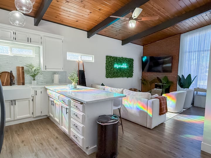 2 Bed 1 Bath Lux Home Large Tvs Beautiful Kitchen - Roseville, CA