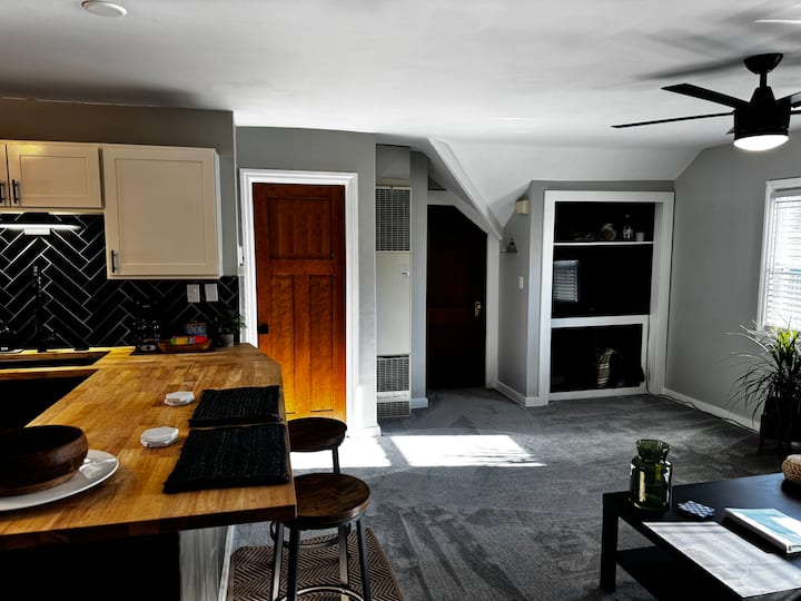Runway Retreat, Two-bedroom! - Milwaukee