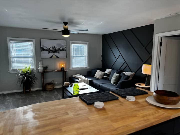 Bright, Remodeled 2-bedroom! - Wauwatosa, WI