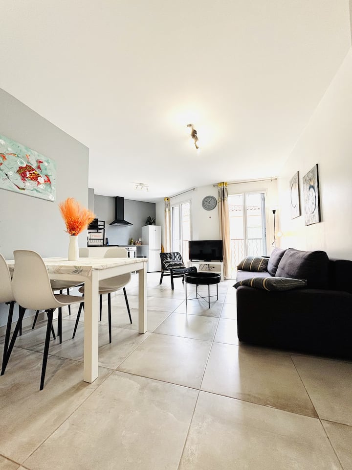 New Quiet Appt Parking/lift 2br/1.5bath Old Town - Antibes