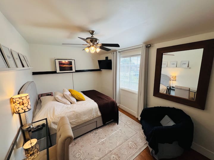 2 Bedroom 1 Bathroom Up Stairs Cozy Apartment - San Gabriel, CA