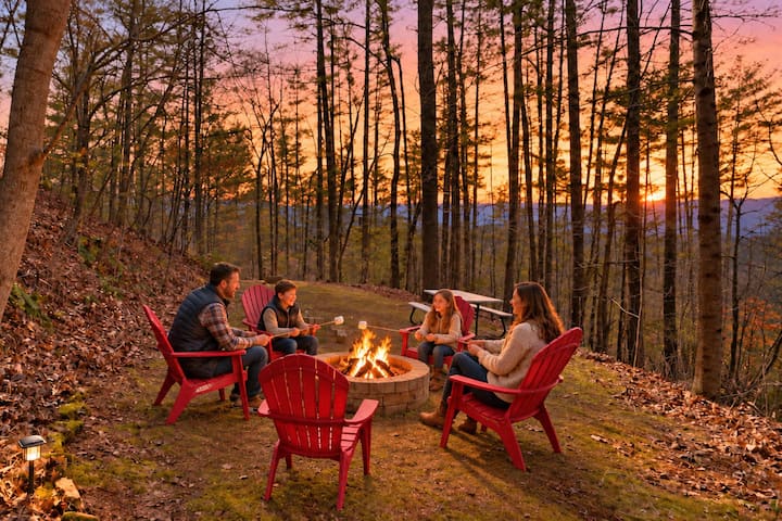 Stunning Mountain Sunset Views, Screened-in Hottub - Mineral Bluff, GA