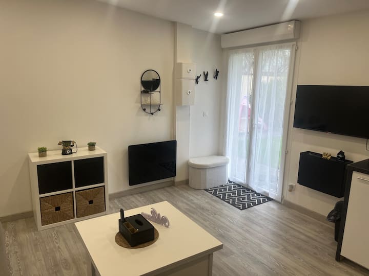 Appartement Pour 4 Personnes - Claye-Souilly