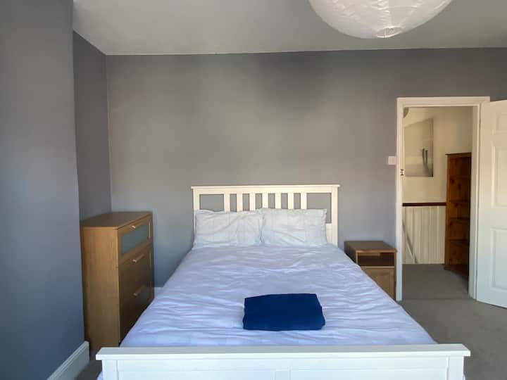 4 Bedroom House Perfect For Contractors, Near City - Gloucester, UK