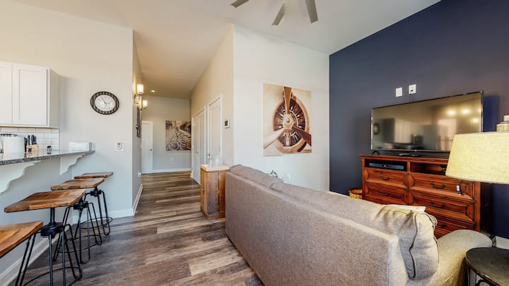 Derby Depot Cozy 1br Central Location Free Parking - KFC Yum! Center