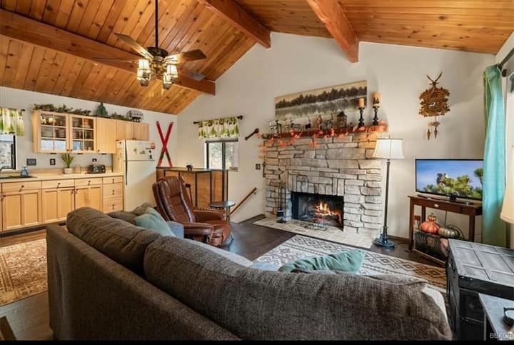 Rocky Bear Pines • Cozy Cabin W/spa•2 Fireplaces - California