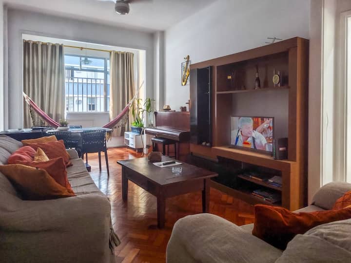 Apartamento Amplo Em Copacabana - Rio de Janeiro