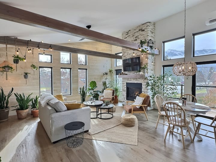 Modern Mountain Suite, Close To Downtown - Canada