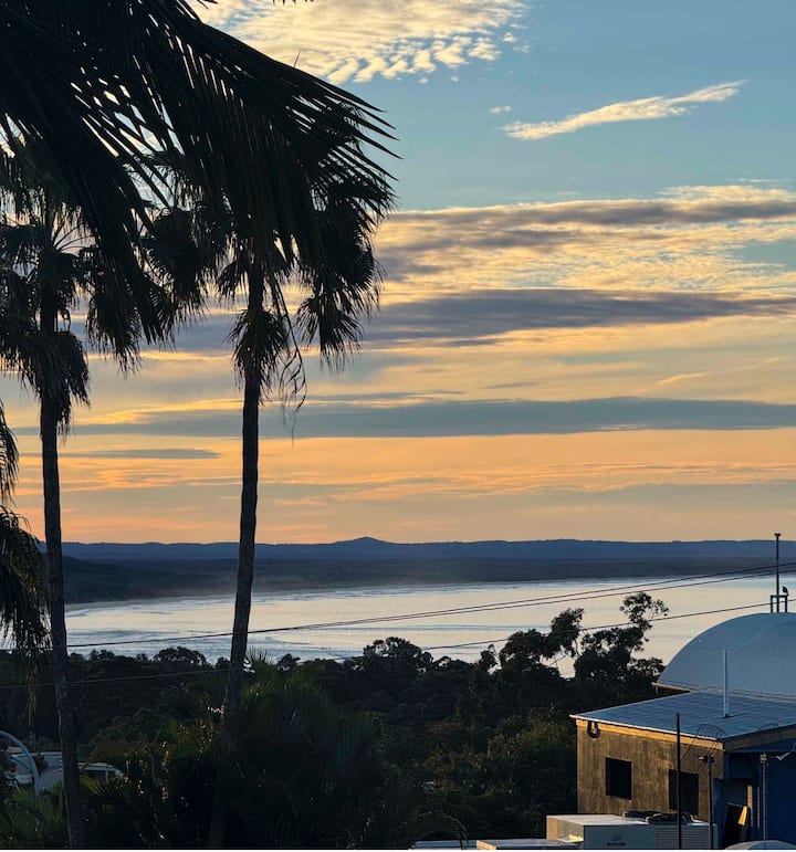Stylish Modern Apartment With Water Views - Noosa Heads