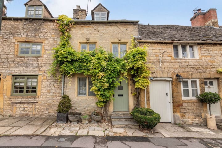 Cotswold Holiday Home In Stow, Sleeps 6+2 -Bag End - Stow-on-the-Wold