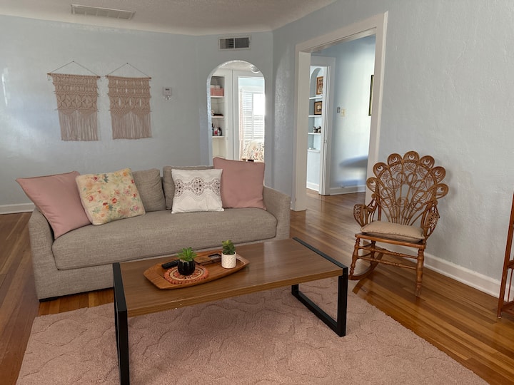 Mountain View’s Cottage - El Paso, TX