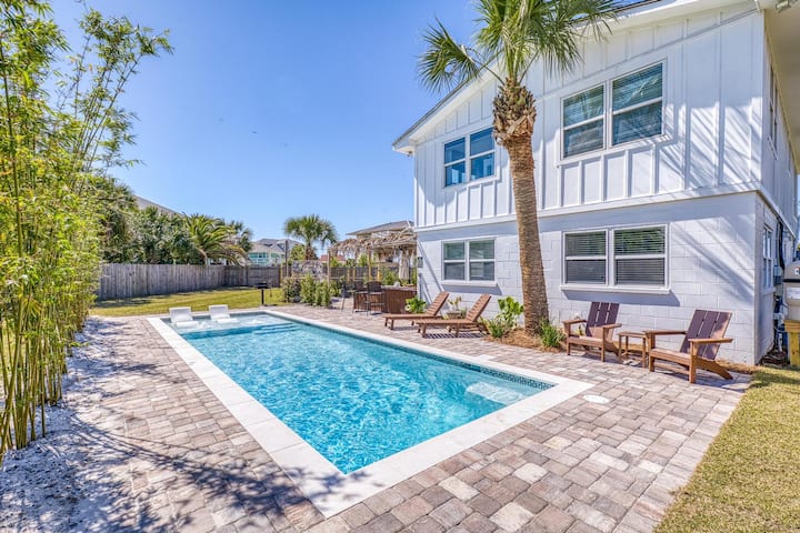 Cozy 4-bedroom Beach Bungalow With New Heated Pool - Pensacola Beach, FL