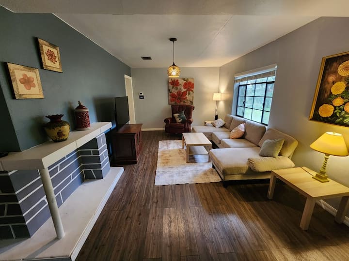 Cheerful 3 Bedroom House With Office, Free Parking - Wildwood, FL