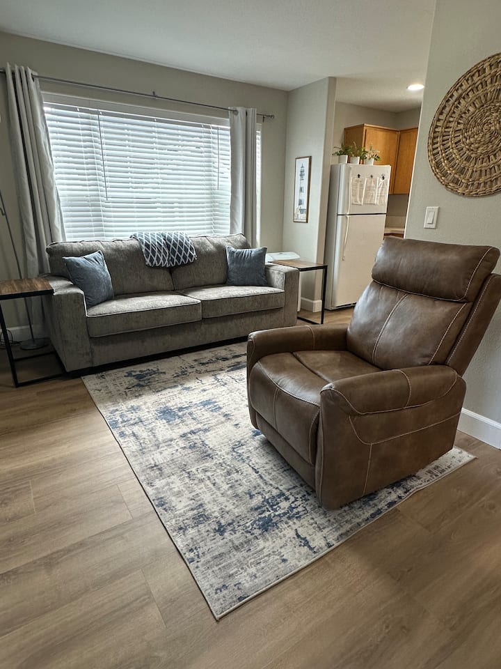 Private, Comfy & Cozy Apartment In Oc Neighborhood - Oregon City, OR