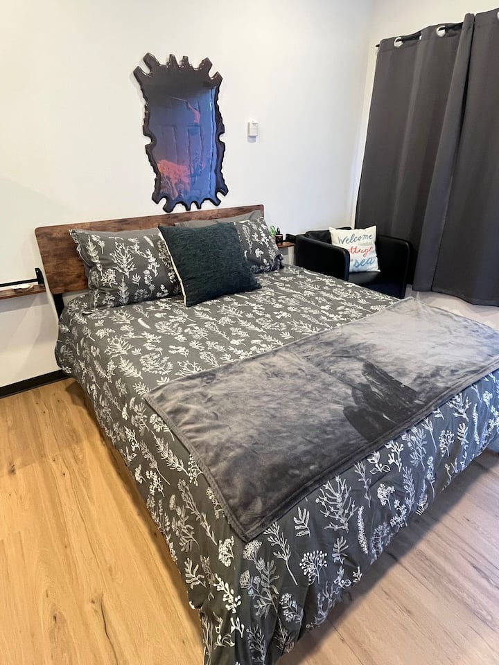 Apartment G: Gavin Hill (Car Rental Option) - Sitka, AK