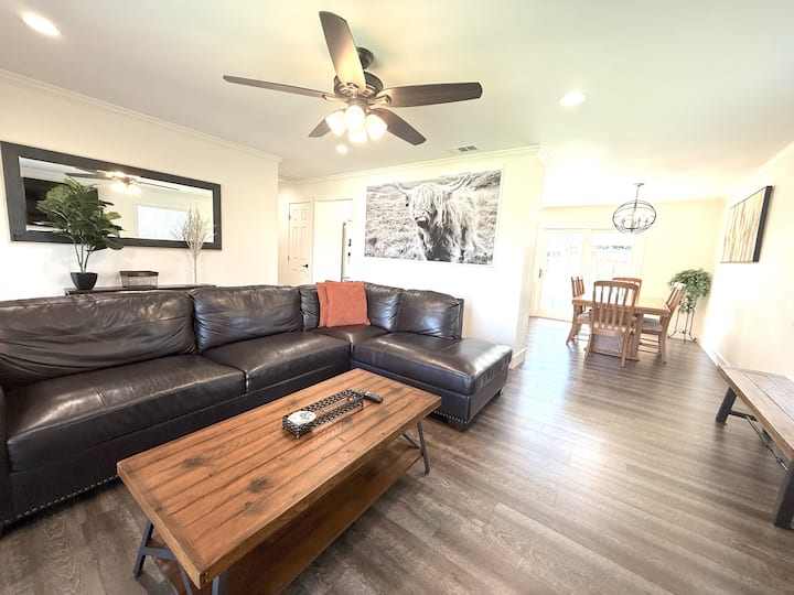 •New• Spacious Home 6 Beds/ 2 Bath + Steam Shower! - Concord, CA