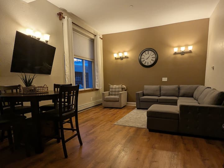 Downtown Experience-newberry Outside Your Window! - Great Falls, MT