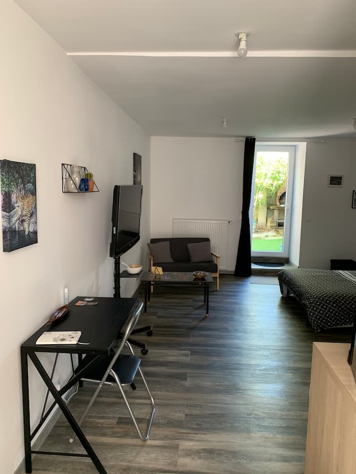Studio Tout éQuipé Avec Extérieur Proche Du Centre - Le Creusot