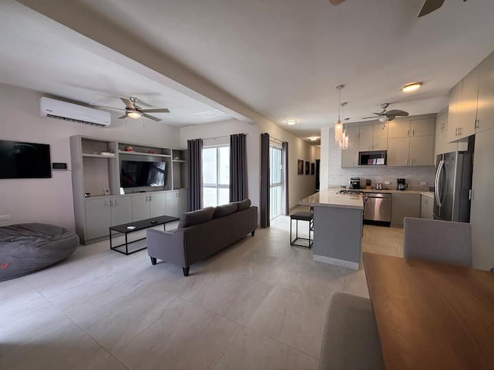 Prime Downtown Location, Pool, Walk To Waterfront - Cozumel
