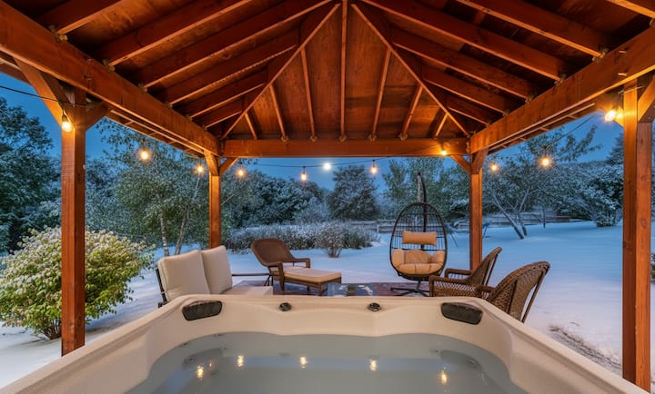 Hot Tub - Sauna - Arcade- Fireplace - Pool - Pets - Kerhonkson, NY