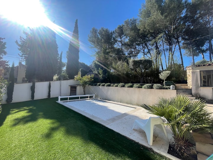 Maison Provençale
4 Chambres Avec Piscine - Éguilles