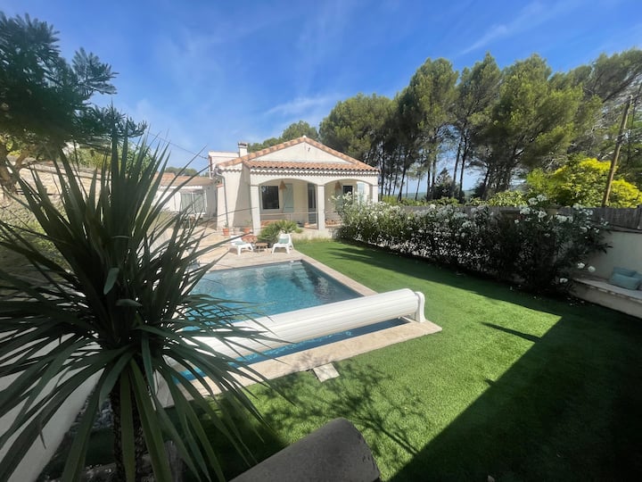 Maison Provençale
4 Chambres Avec Piscine - Éguilles