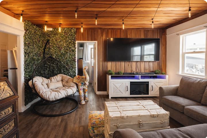 Luxe Thai-inspired Condo Steps To Beach W/ Parking - San Diego