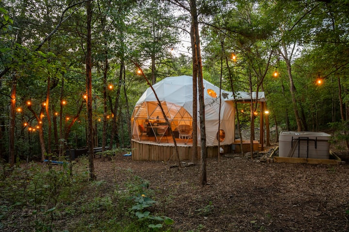 Adventure Meets Comfort - Dome + Hot Tub + Trails - Natural Bridge, Cassville