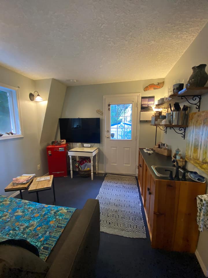 Bear Lake Loft: Private Suite  Forests & 3 Lakes! - Canada