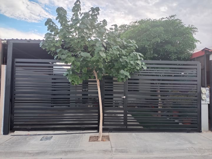 Casa Dos Recamaras Con Estacionamiento Dos Coches - Mexicali