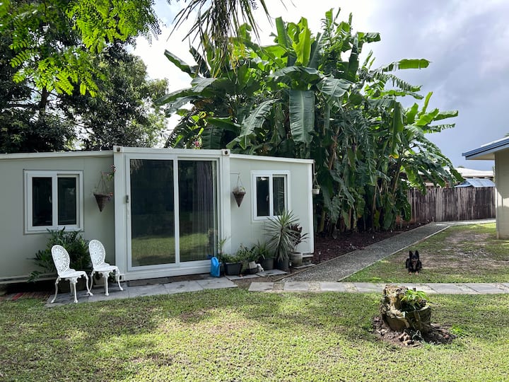 Adorable Guesthouse With Garden Views And Pool - 