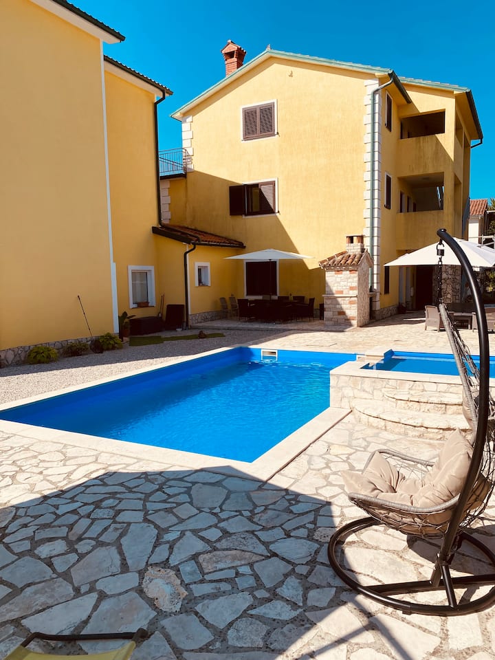 Tierfreundliche Unterkunft Mit Pool Und Grillplatz - Istria