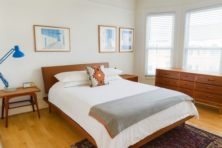 Top Rated San Francisco Airbnb! Sunny & Good Vibes - San Francisco, CA