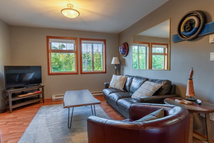 Private 1 Bedroom Suite Close To Beach - Tofino