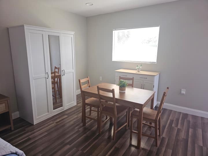 *Special Pricing* Studio Apt, 3 Mi From Beach - Clearwater, FL