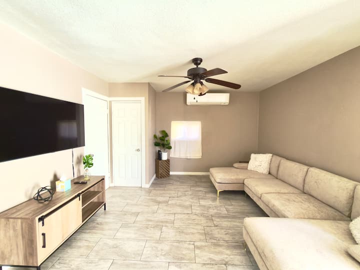 Arizona Living: Modernized Home - Yuma, AZ