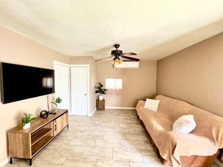 Arizona Living: Modernized Home - Yuma, AZ