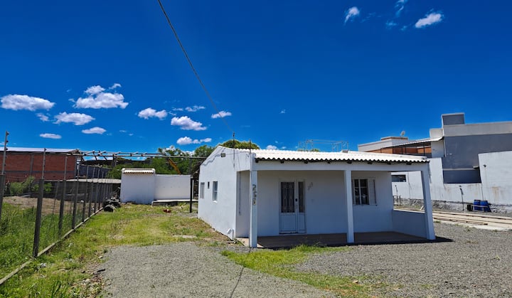 Casa De Campo Na Cidade/estac. Grátis/ Selfcheckin - Uruguay