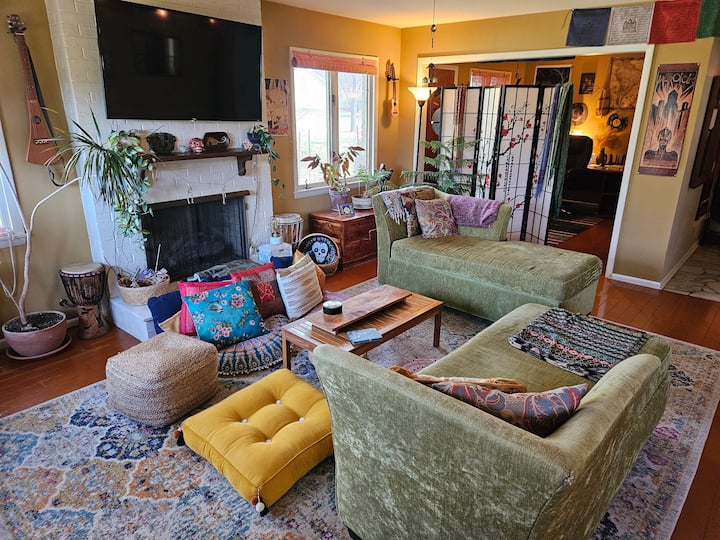 Artsy 2-bedroom With Private Hot Tub And Sauna - 春田市