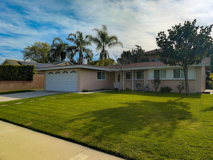 Spacious Home Short Walk To Disneyland - Anaheim