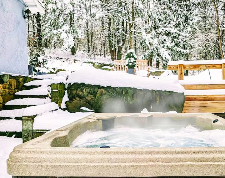 Romantic Experience Secluded Lake House + Hot Tub - Greenwood Lake, NY