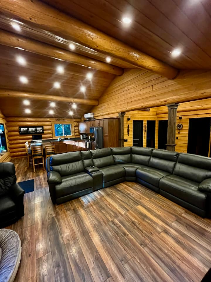 Log Home, 4 Holiday Trailers, Teepee, 14 Beds - Vancouver Island
