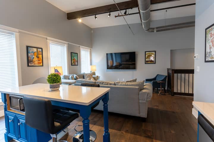 Amazing Loft! Bristol Tn/va 2br/2ba Walk State St - Bristol, TN
