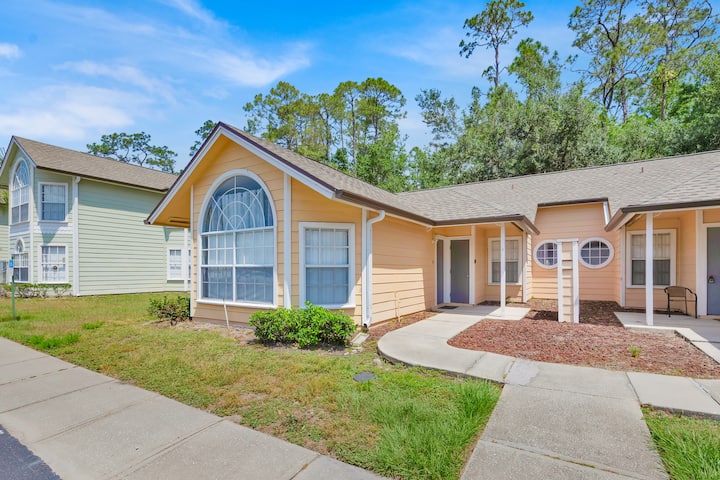 Cozy Single Story Condo Near Disney - Kissimmee, FL