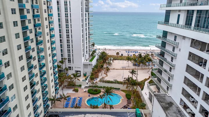 Luxury 2 Bedroom 2 Bath Condo Steps To The Beach - Hollywood, FL