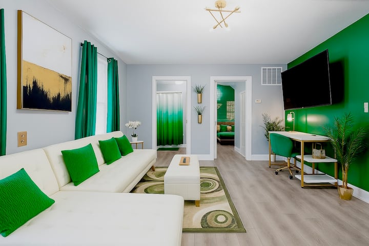 Tremont Emerald: Chic 2br By Xmas Story House •Up - Greater Cleveland Aquarium, Cleveland