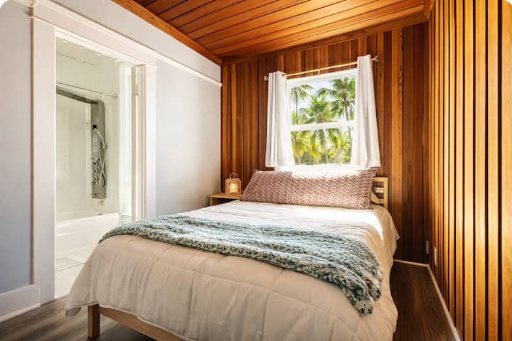 Ocean View Condo With Modern Comfort Steps 2 Beach - San Diego, CA