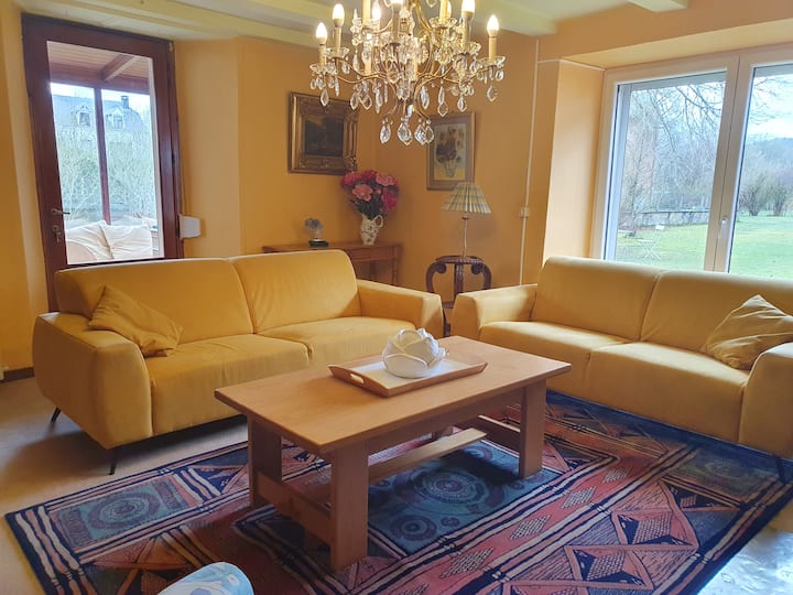 Sur La Rive Vierre, Une Maison Chaleureuse - Herbeumont